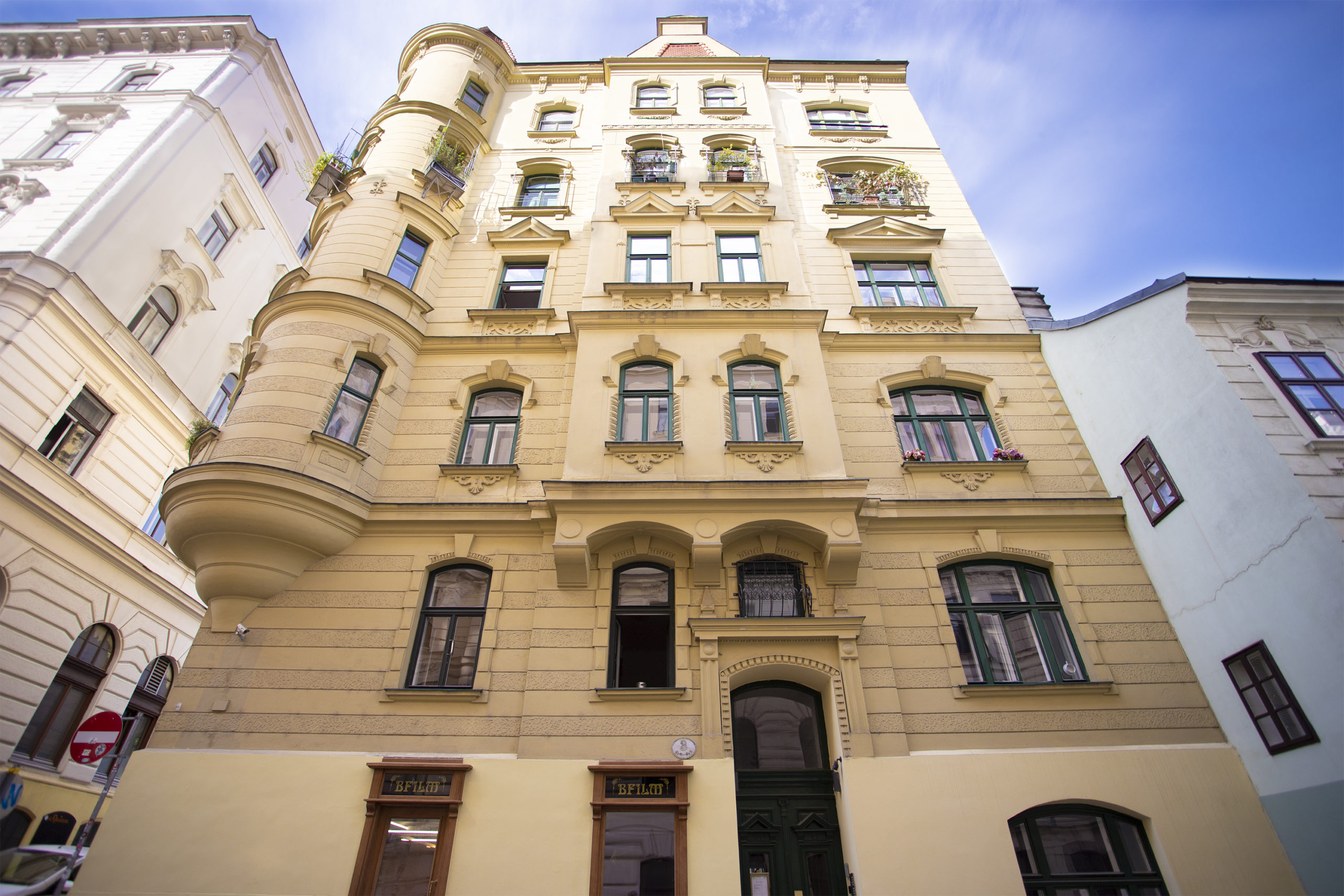 7th Heaven | Vienna Center Apartments